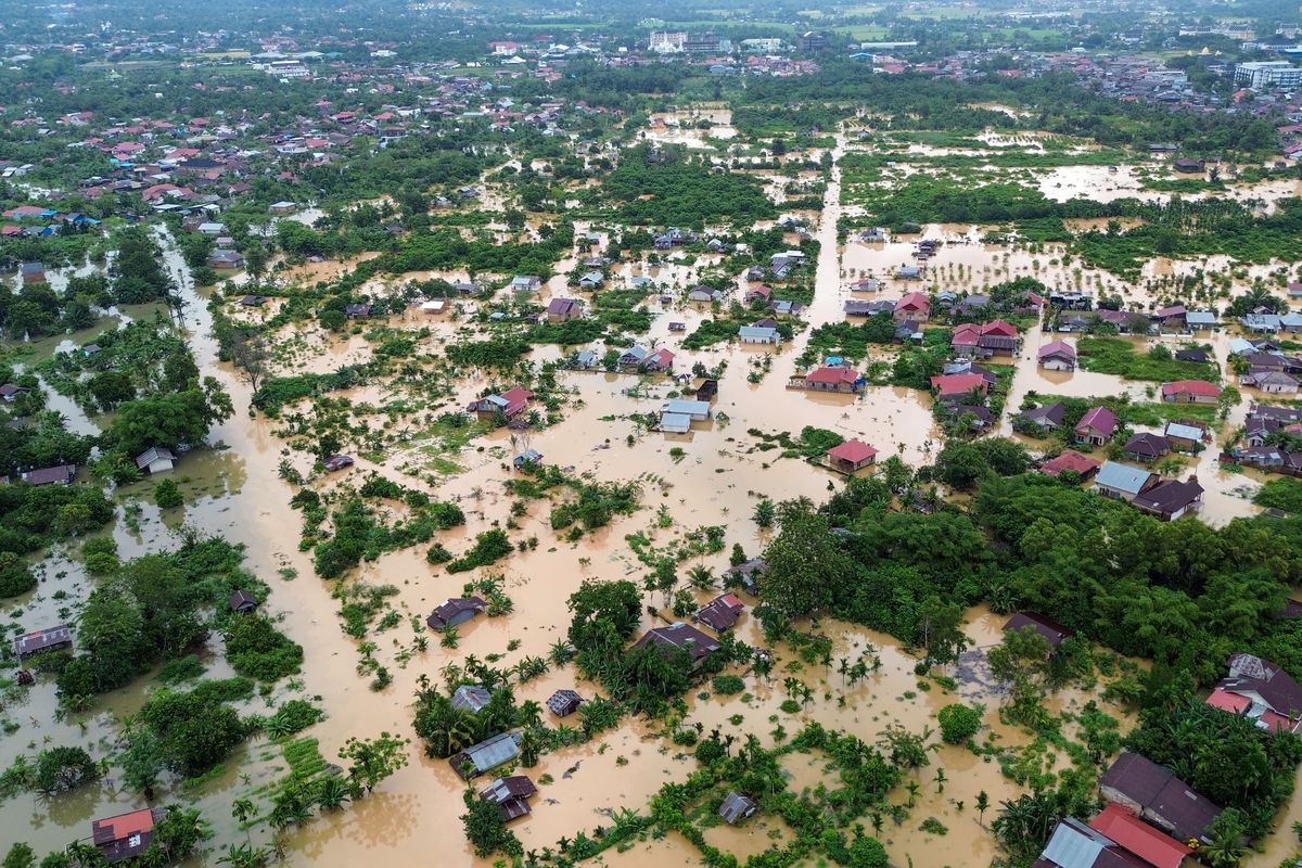 Surga yang Retak di Sumbar: Menggugat Dejavu Bencana Banjir November 2025