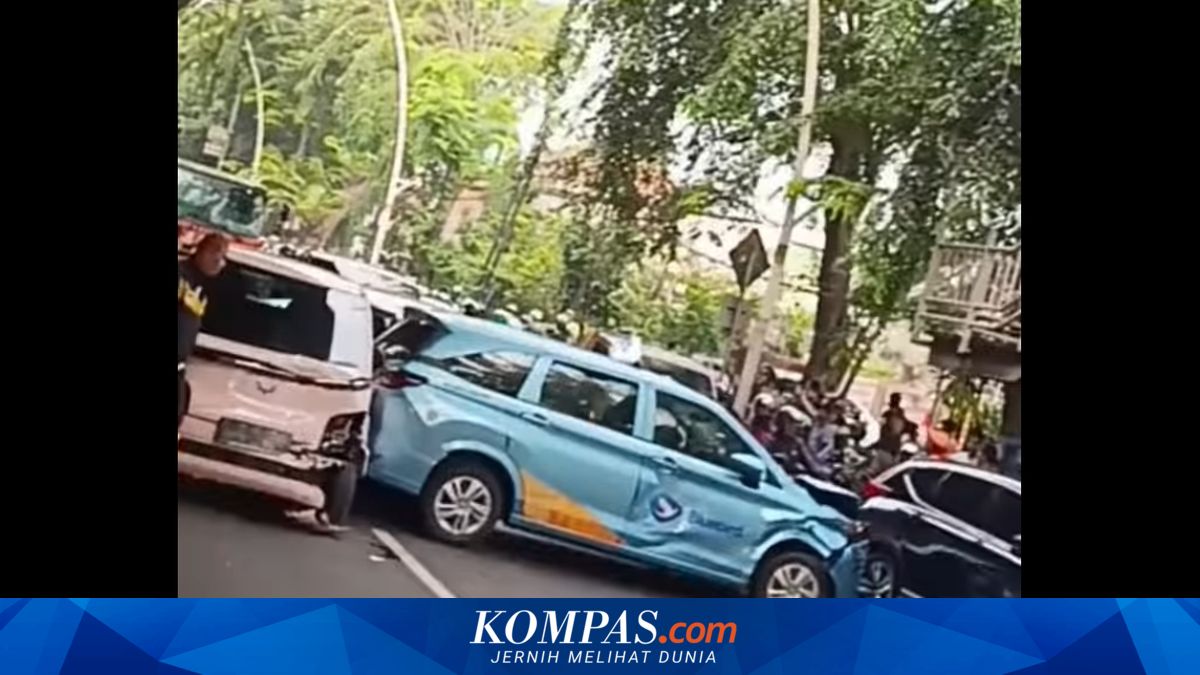 7 Kendaraan Kecelakaan Beruntun di Depan Halte Transjakarta Utan Kayu ...