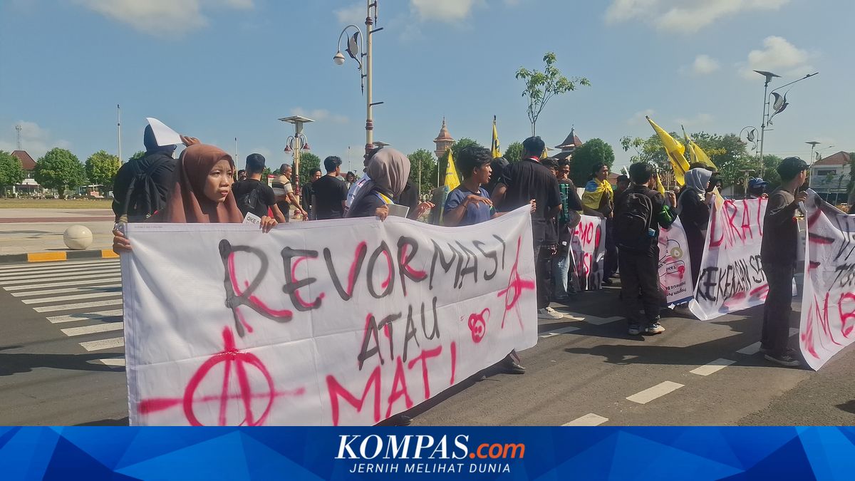 Mahasiswa Geruduk Pendopo dan Sentil Bupati Kebumen Menjadi Orang ...