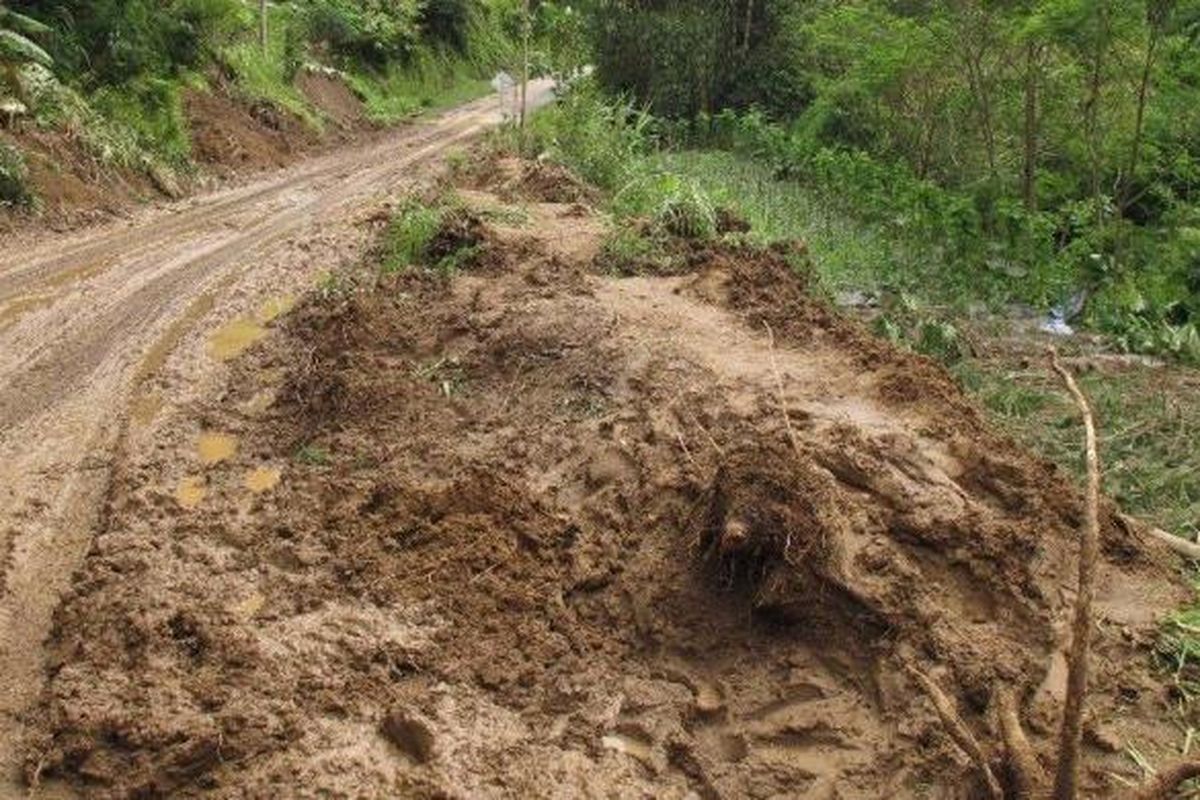 Tanah Longsor di Kabupaten Semarang, Jalan Antar-desa Putus dan Kuburan ...