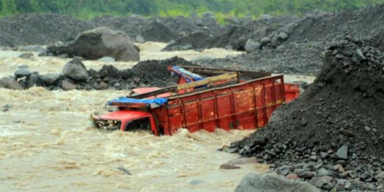 Indonesian University Students Create Cold Lava Floods Warning System