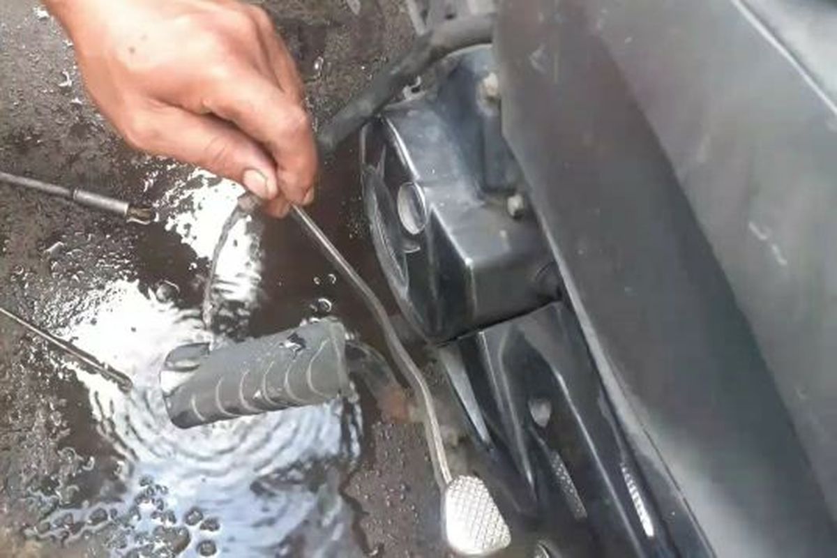 Lagi, Motor Warga Solo Mogok Usai Beli Pertalite di SPBU Pucangsawit, Diduga Tercampur Air