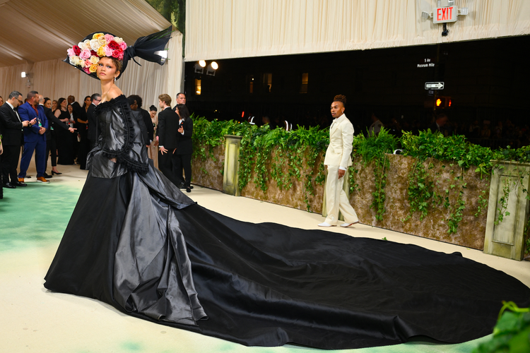 Met Gala 2024, Zendaya Curi Perhatian Bawakan Dua Gaun Terpisah