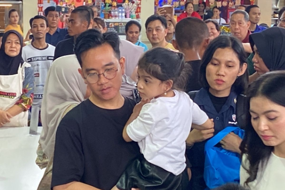 Kunjungi Pasar Atom Surabaya, Gibran: Jalan-jalan Saja