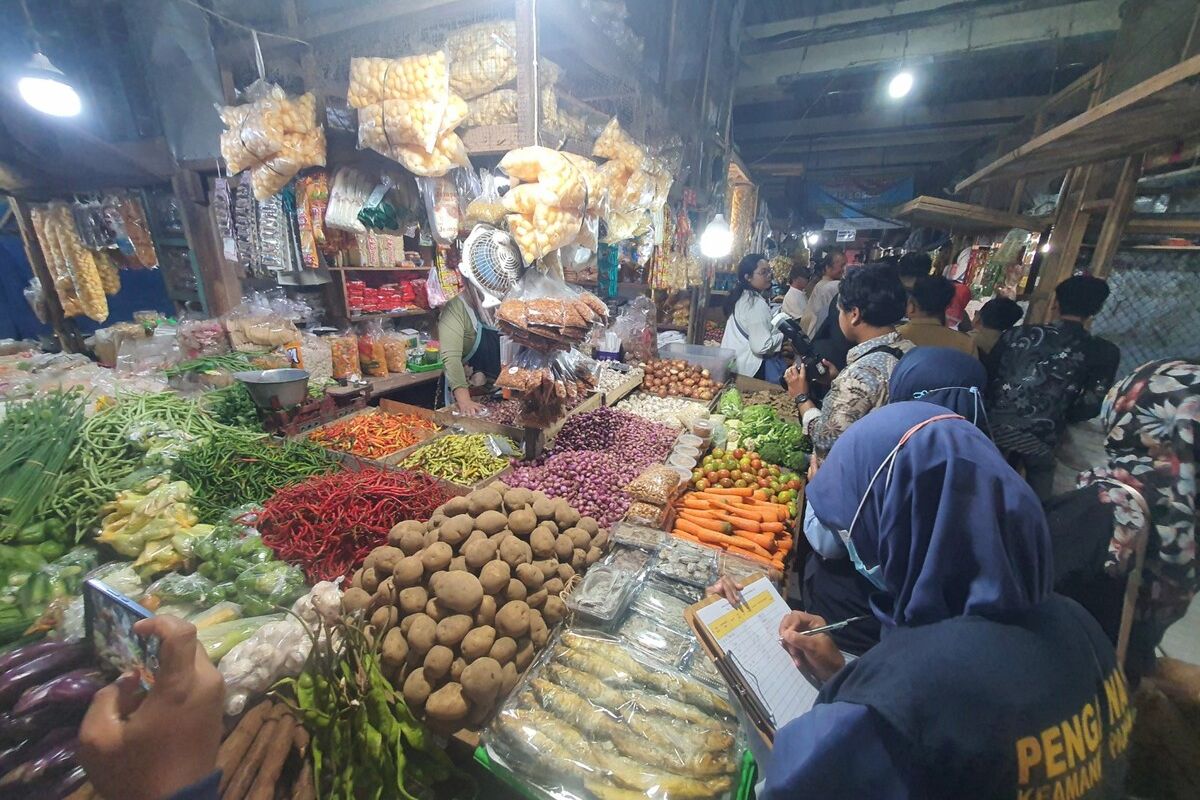 Sepinya Pasar Argosari Gunungkidul Menjelang Nataru 2025