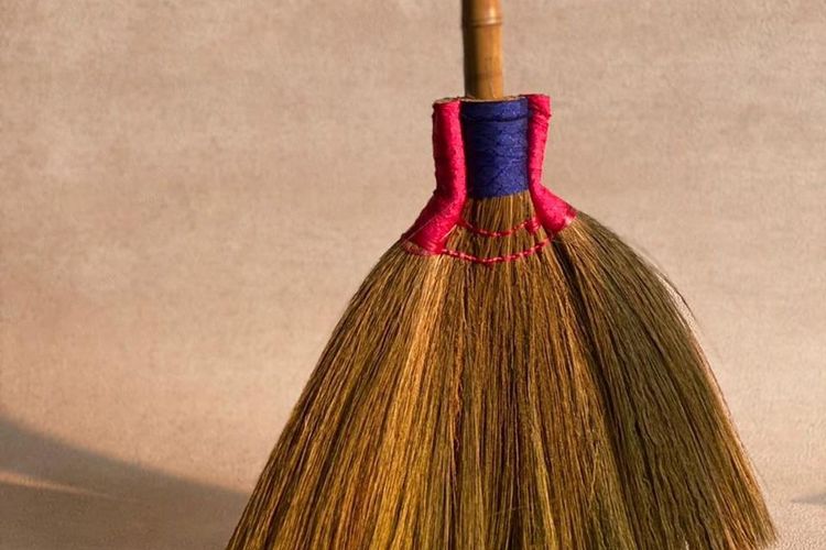 Kind by Kami Populerkan Kembali Sapu Bambu yang Lebih Sustainable