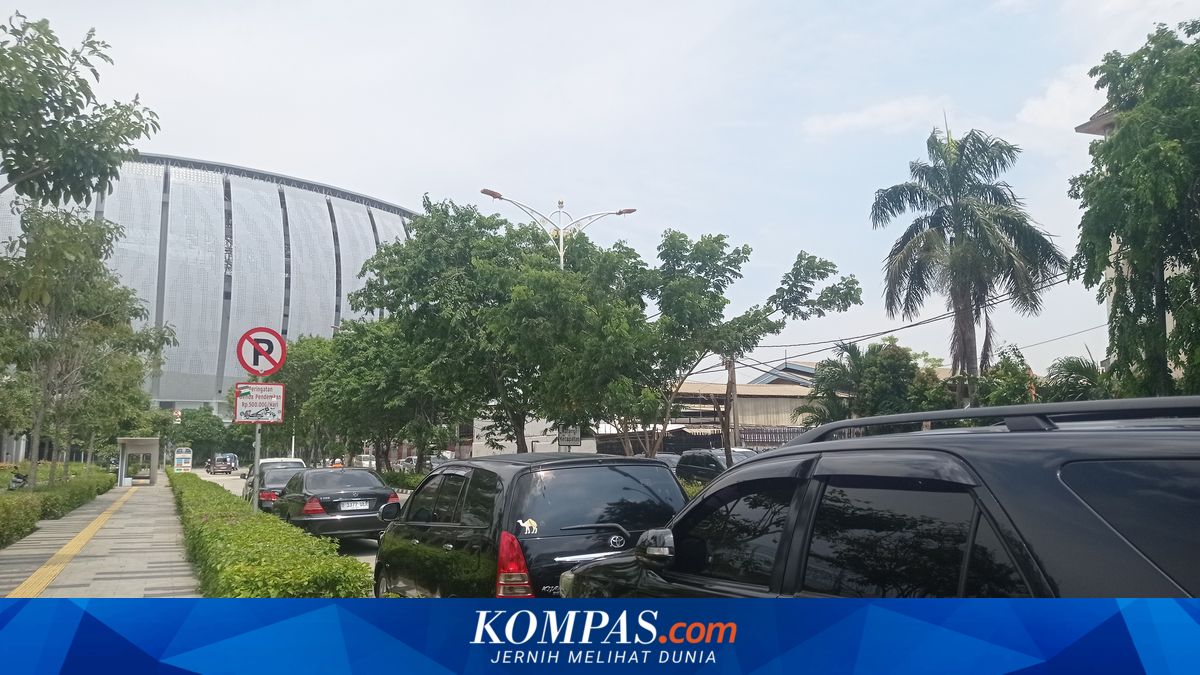 Ironi di Depan PN Jakut: Ada Rambu Larangan Parkir, tapi Penuh Kendaraan