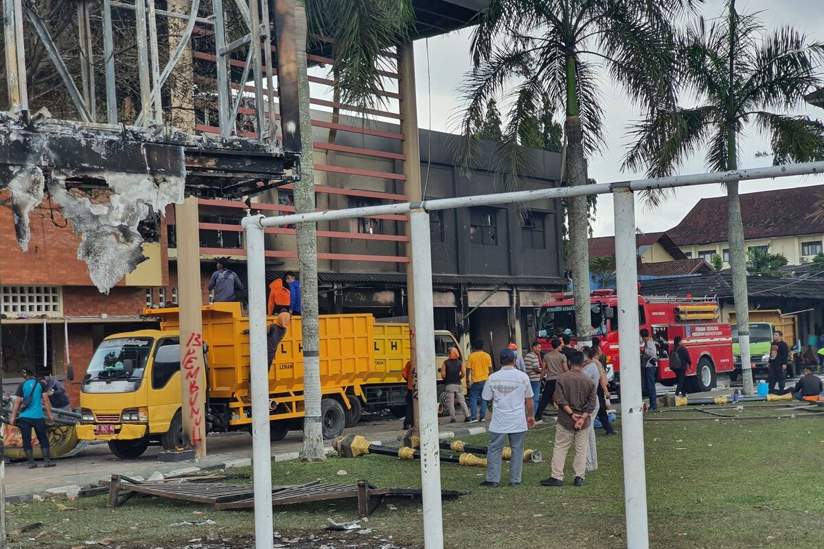 Demo Selesai, Polda DIY Mulai Dibersihkan