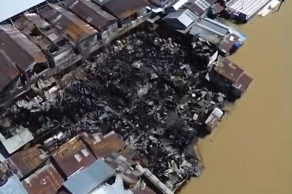 Kebakaran Melanda Pasar Harum Manis Banjarmasin, 92 Toko dan Gudang ...
