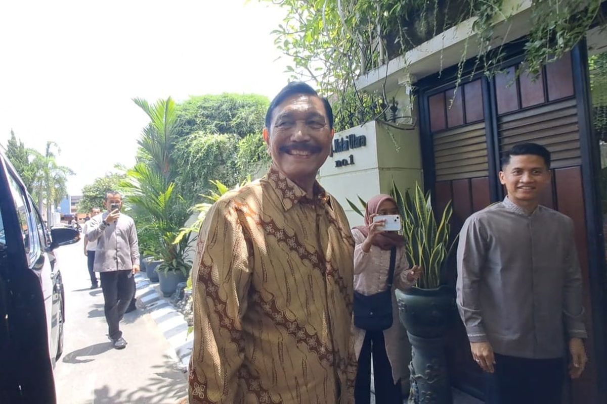 Luhut Lebaran ke Rumah Jokowi di Solo