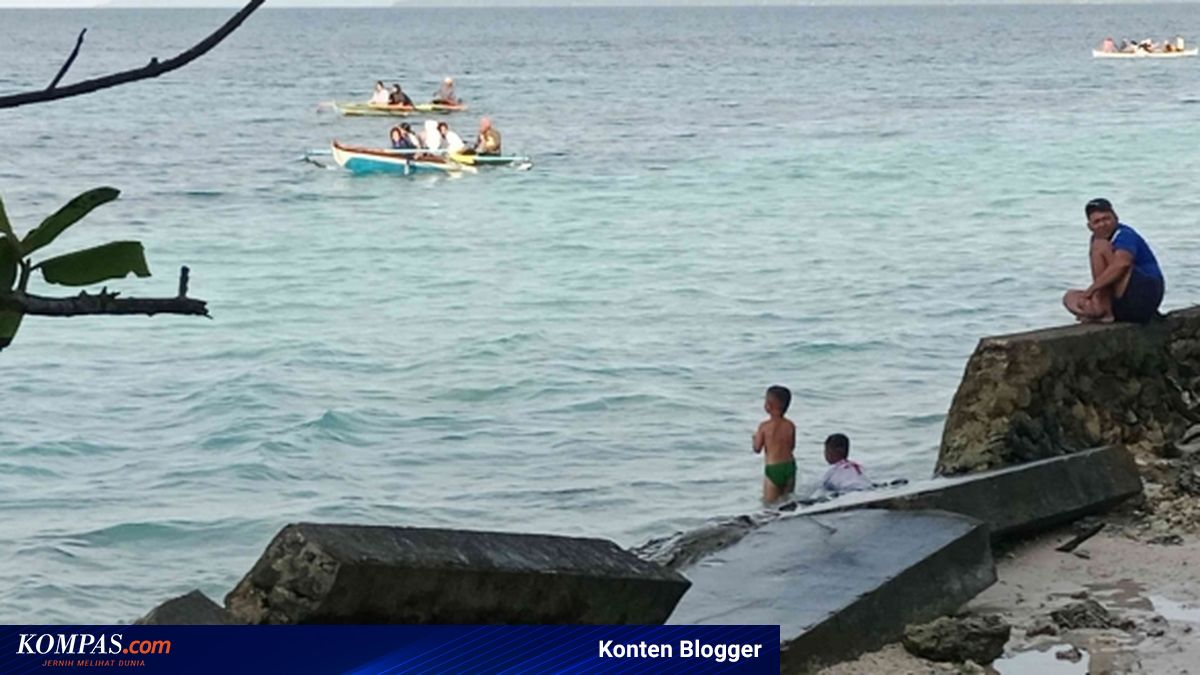 Serunya Wisata Air di Pemandian Air Panas Tulehu dan Pantai Liang