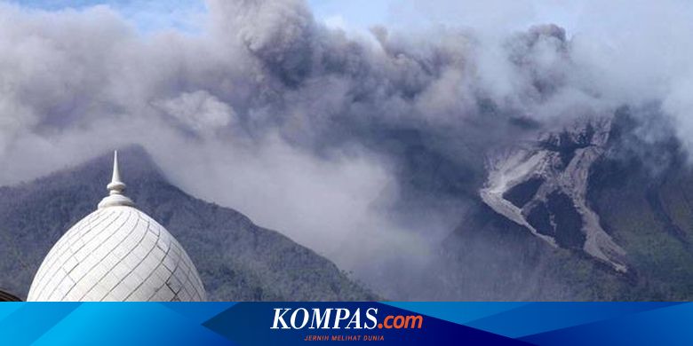 Gunung Gamalama Kembali Meletus