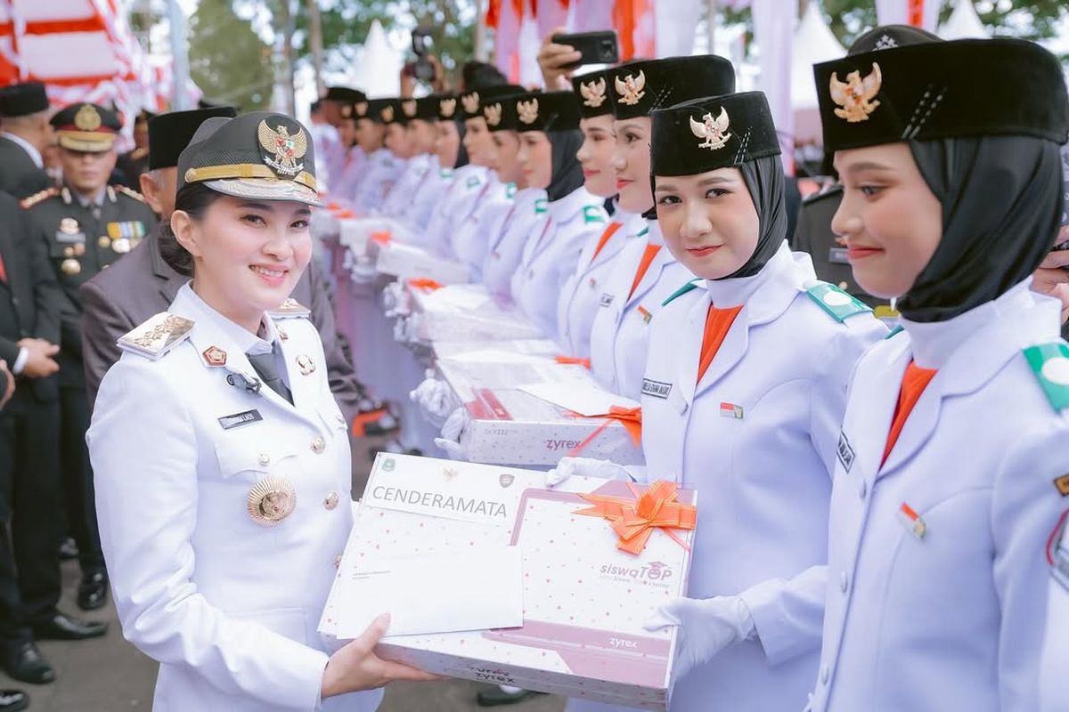 Gubernur Sherly Hadiahi 30 Paskibraka Laptop Plus Uang Saku Rp 2 Juta ...
