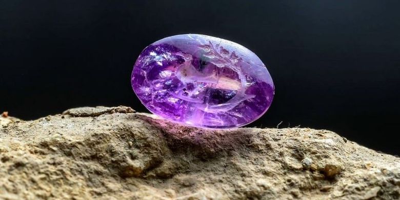 Foto : Batu Kecubung Berusia 2.000 Tahun Ditemukan di Yerusalem