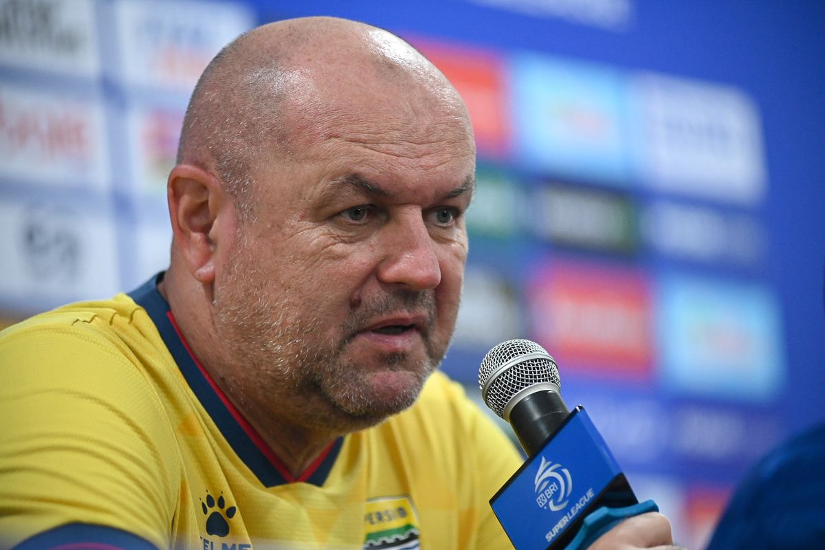 Dewa United Vs Persib: Bojan Hodak Sebut Tekanan Juara di Tim Lain