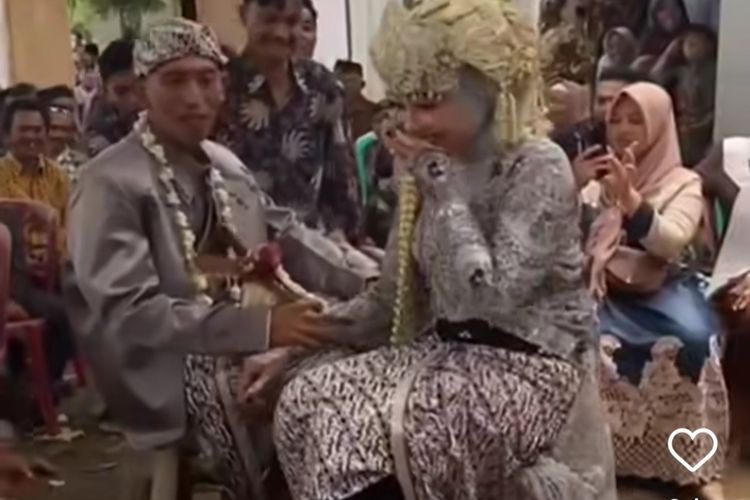Viral, Video Pengantin di Temanggung Diarak dengan Gerobak Kencana ...