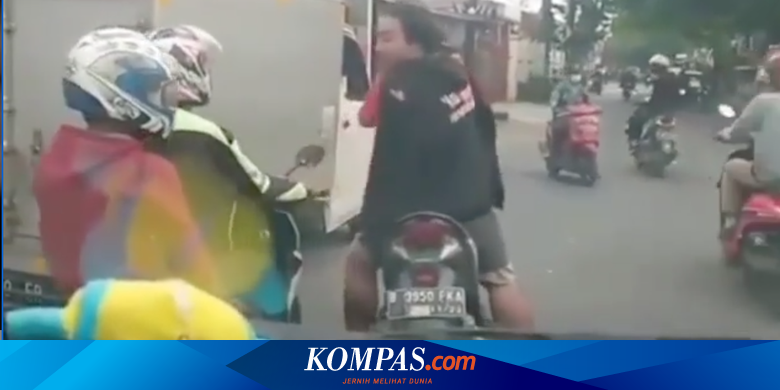 Pengendara Motor Cekcok di Jalan, Menghalangi Laju Ambulans