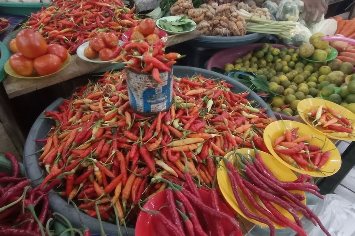 Harga Cabai Melonjak, Bawang Merah Turun, Beras Premium Tembus Rp 16.000 per Kg