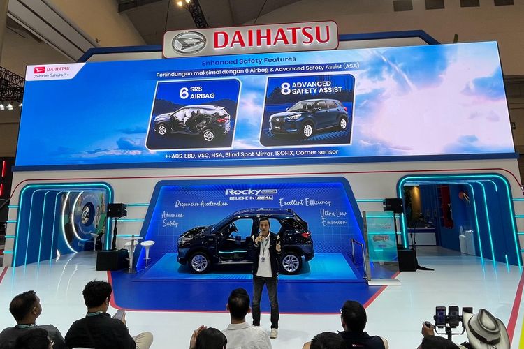 Daihatsu Bedah Teknologi Rocky e-Smart Hybrid di GJAW 2025