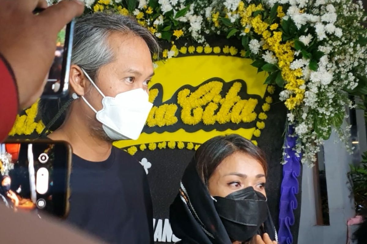 Bertetangga, Nirina Zubir Teteskan Air Mata Saat Ceritakan Vanessa ...