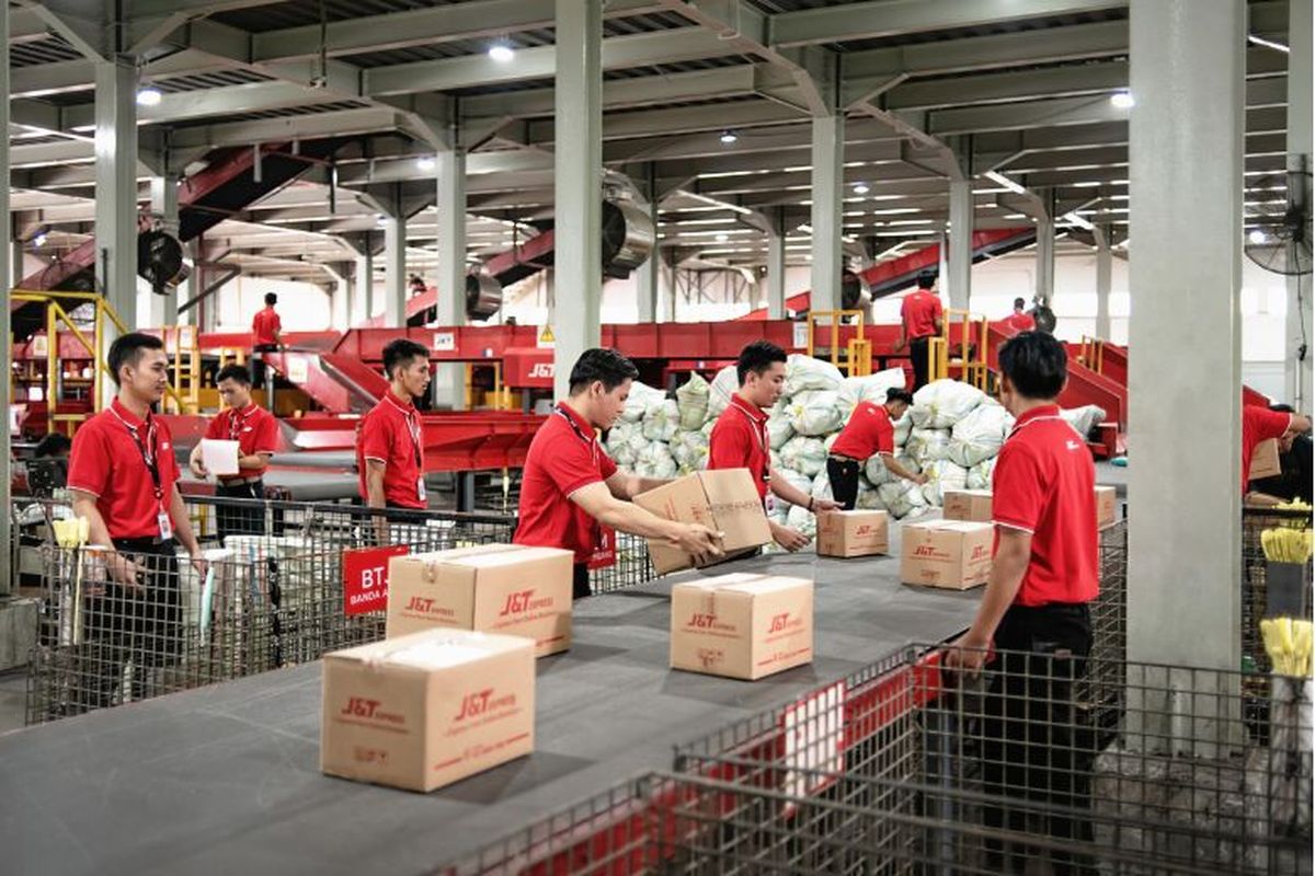 Tembus 100 Juta Paket Sehari, J&T Express Cetak Rekor Pengiriman Paket ...