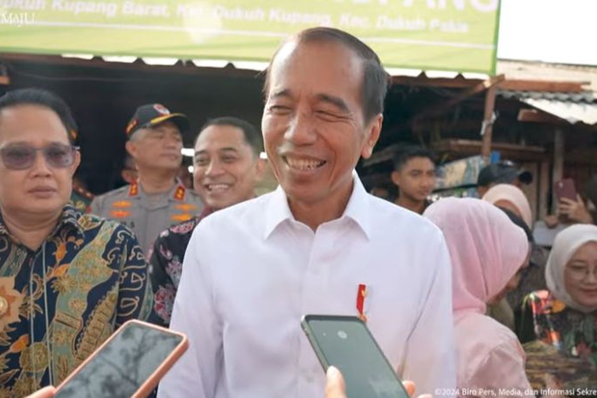 Kunjungi Pasar Dukuh Kupang Surabaya, Jokowi: Ngecek Harga, Masak ...