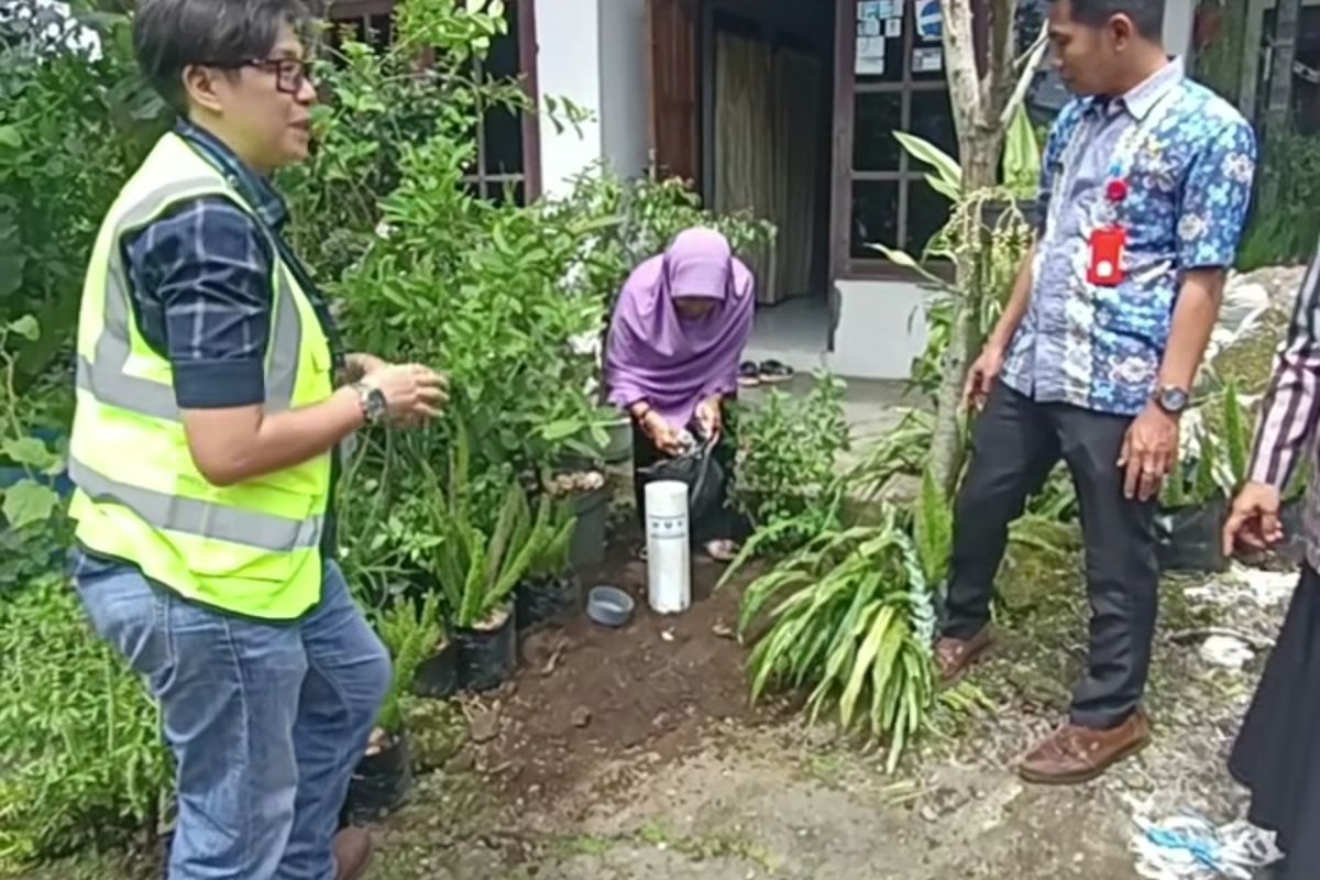 Kurangi Pembuangan Sampah ke TPS, 100 "Losida" Ditanam di Desa Kenteng ...