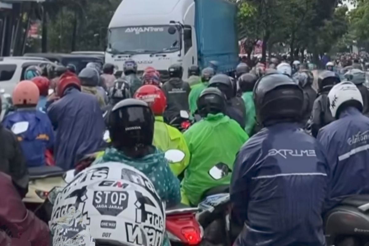 Perbaikan Jalan I Gusti Ngurah Rai Bekasi Picu Macet Parah