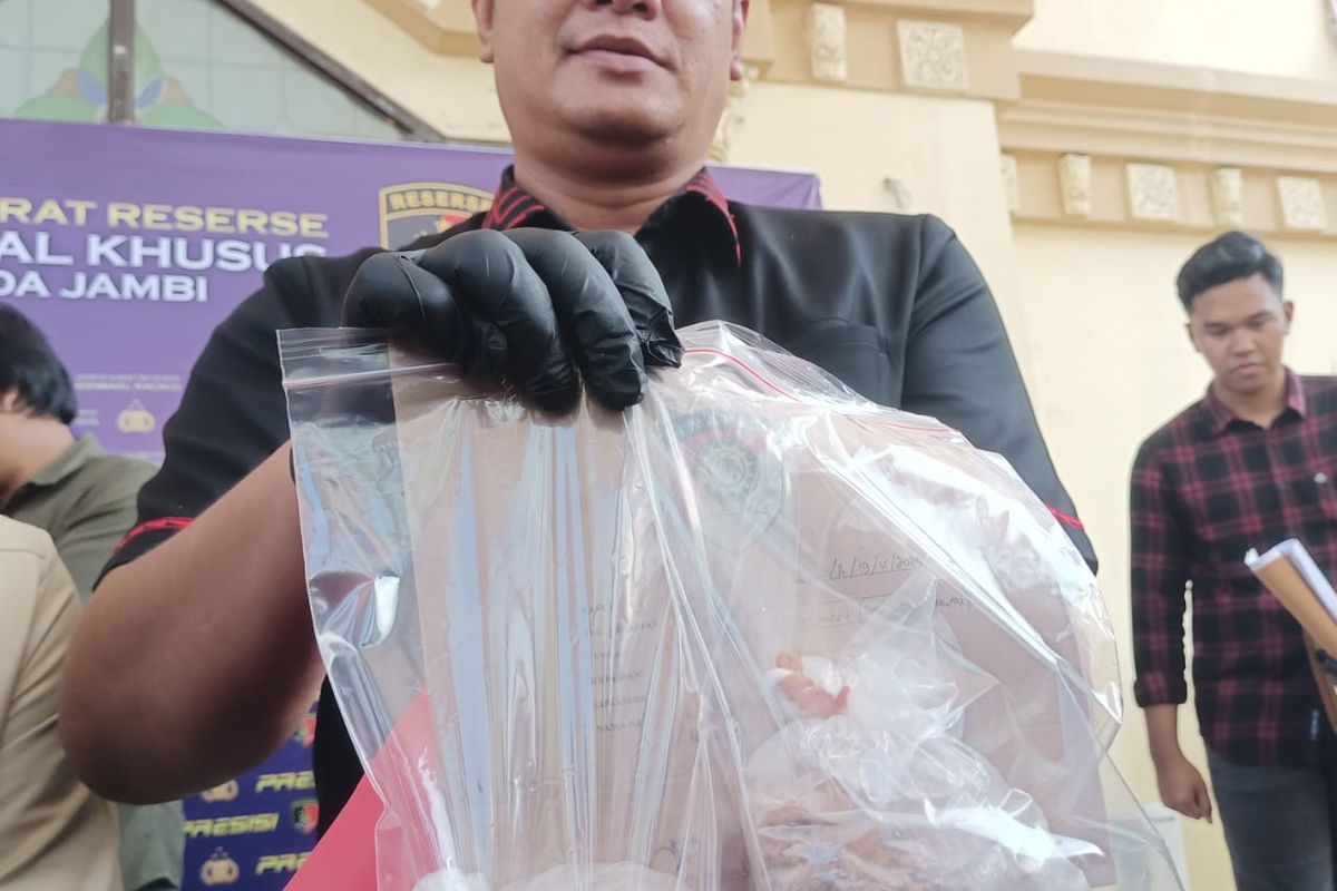 Polda Jambi Gagalkan Pengiriman 1,2 Kg Serbuk Emas Ilegal Rp 2 Miliar ...