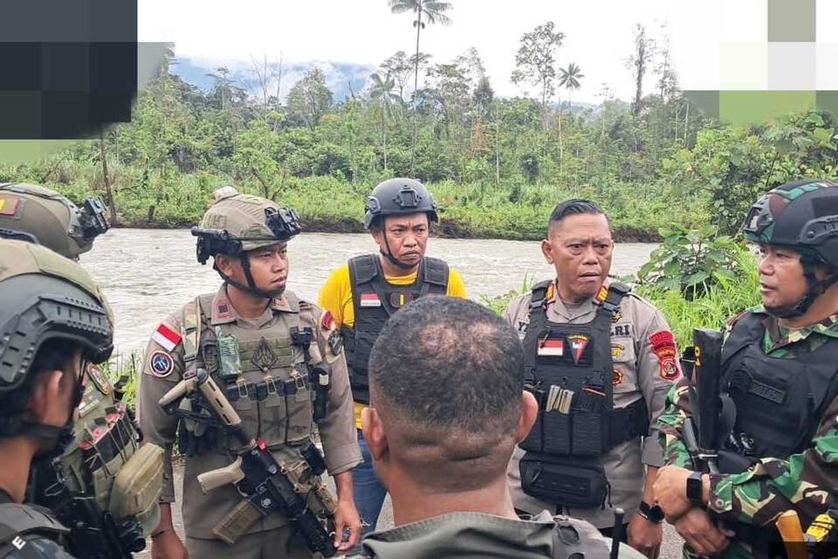 Satgas Damai Cartenz Berhasil Evakuasi 4 Pendulang Emas yang Selamat dari Aksi KKB di Yahukimo