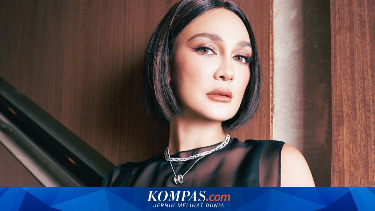 Luna Maya Tampil dengan Rambut Pendek dan Dress Hitam, Elegan nan Mewah