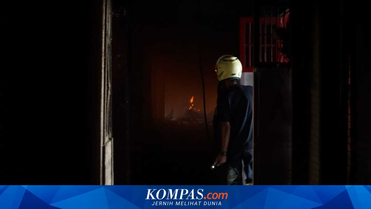 Lebih dari 12 Jam, Kebakaran Pasar Kroya Cilacap Masih Sisakan Beberapa ...