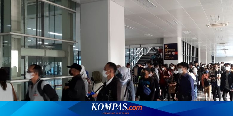 Rute Baru KRL, Kepadatan Penumpang Terjadi di "Main Hall" Stasiun ...