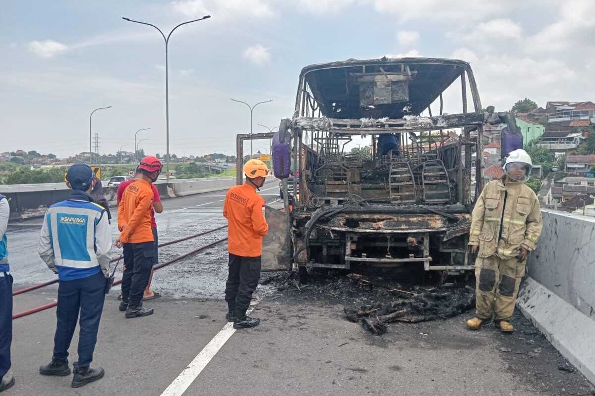 Penyebab Bus PO Haryanto Hangus Terbakar di Tol Semarang, Diduga Pecah Ban