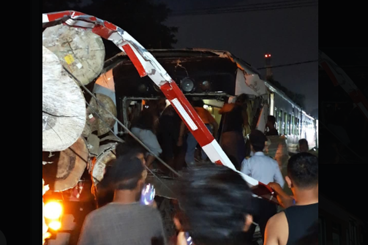 Kronologi Commuter Line Jenggala Tabrak Truk Muatan Kayu di Gresik, Asisten Masinis Tewas
