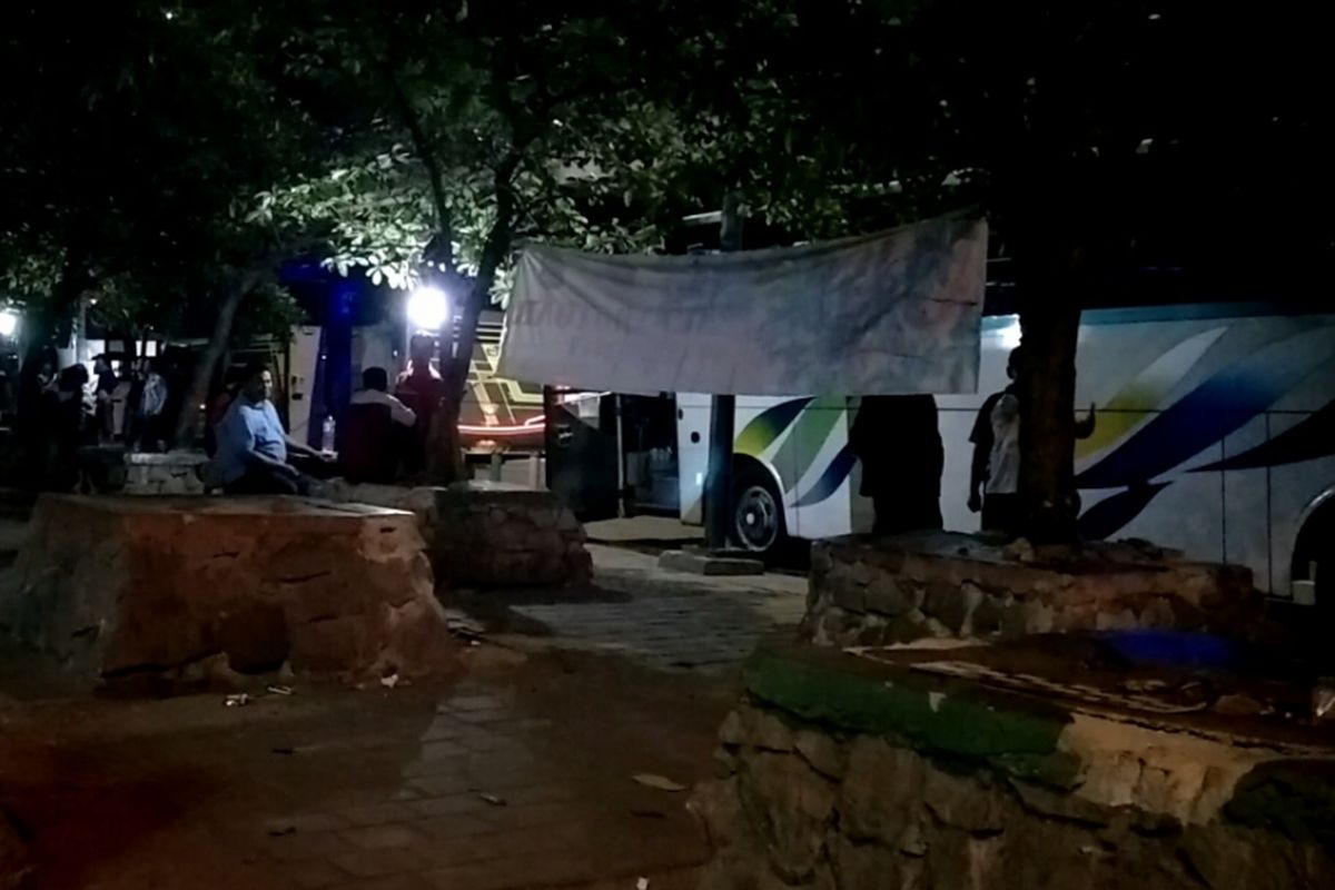 Melihat Aktivitas di Terminal Bayangan yang Bikin Sudinhub Jakbar Kewalahan