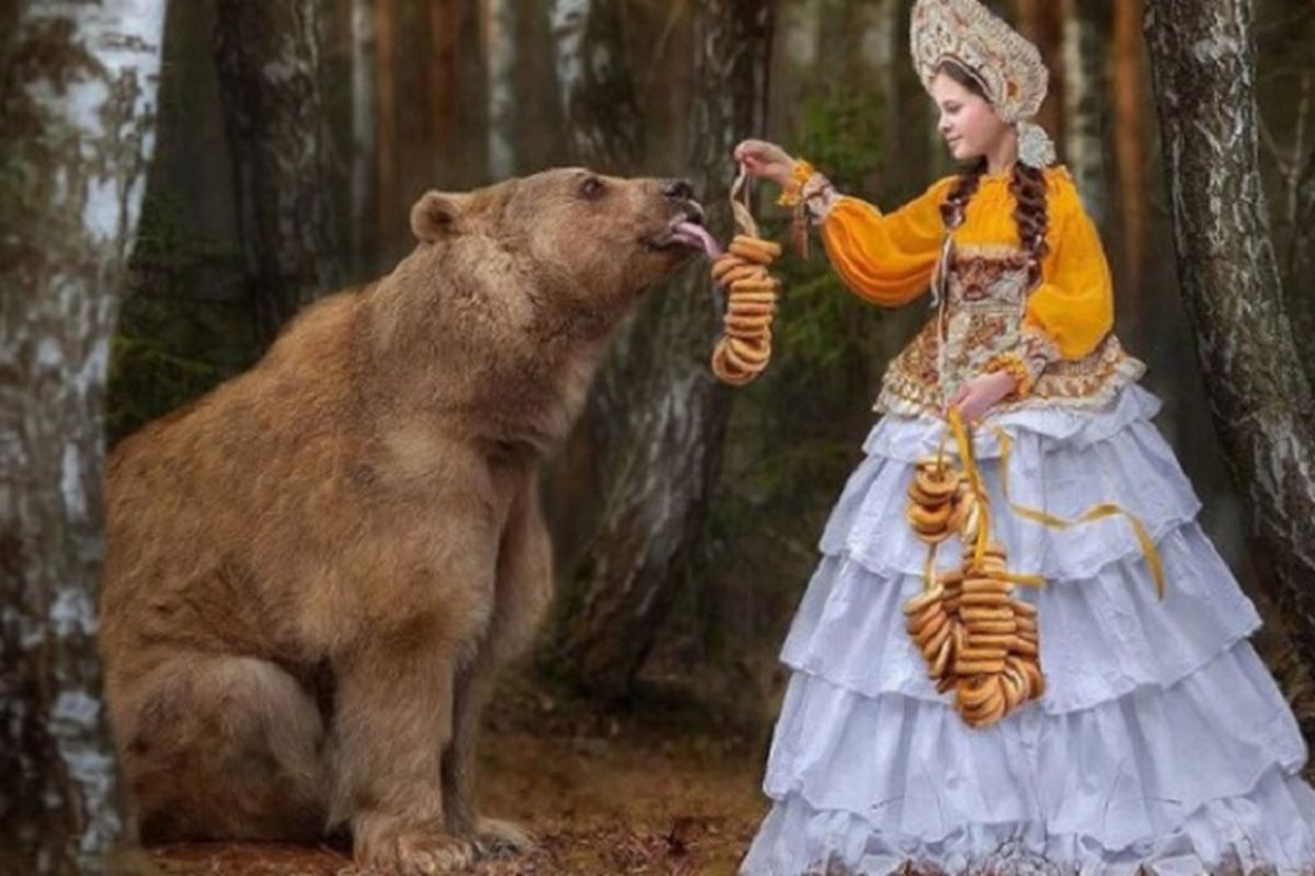 Beruang Ini Jadi Model "Paling Laris" di Rusia