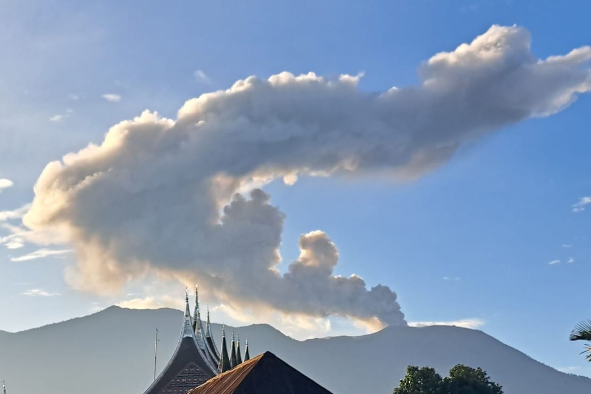 Penjelasan PVMBG soal 3 Gunung Api Meletus Dalam Waktu Berdekatan