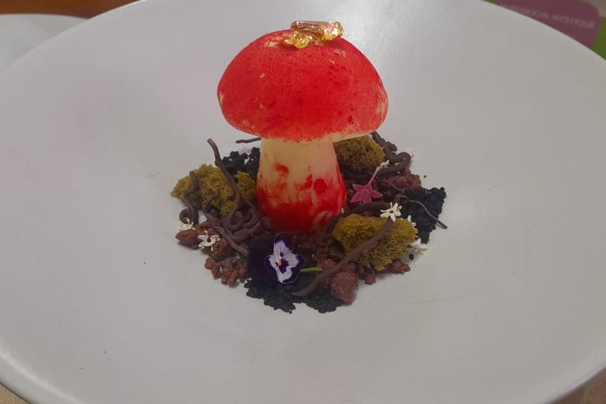 Uniknya Dessert dari Jamur Kulat Pelawan yang Langka