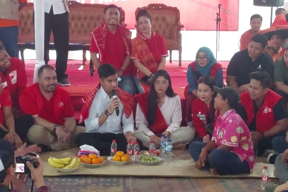 Dicurhati soal Dagangan, Kaesang Borong Mie Ayam di Kebayoran Lama