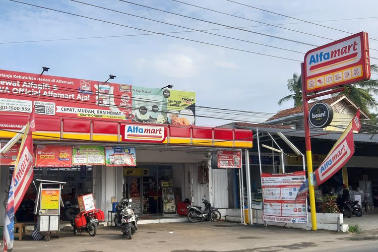 Cara Berjualan di Depan Teras Alfamart, Ini Syarat dan Harga Sewanya