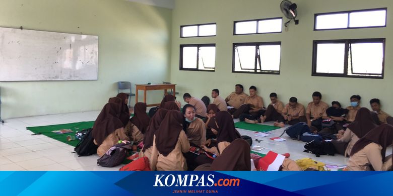 Siswa SMAN 18 Kota Bekasi Khawatir Ujian Terganggu karena Tidak Ada Meja dan Kursi