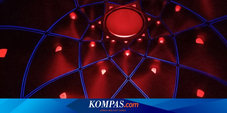 Merasakan Sensasi dalam Labirin Cahaya di Luminarium Trilumin
