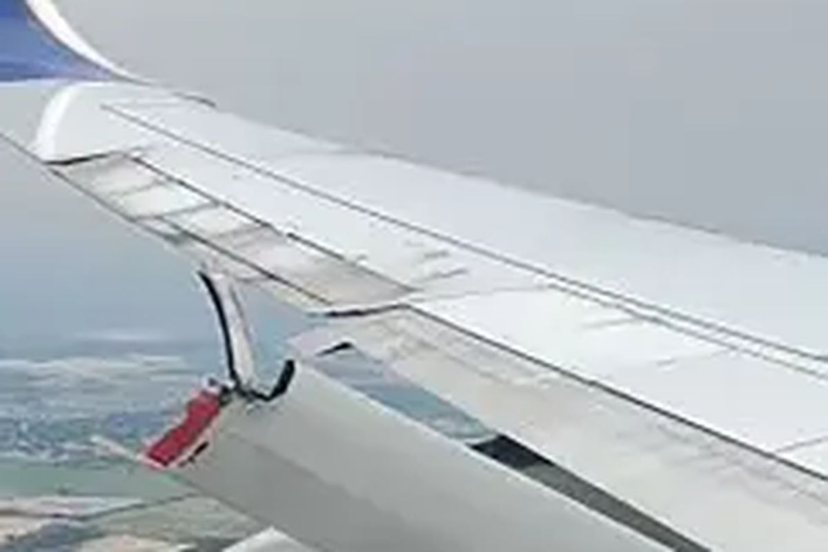 Menegangkan, Flap Sayap Boeing Delta Lepas Saat Mengudara