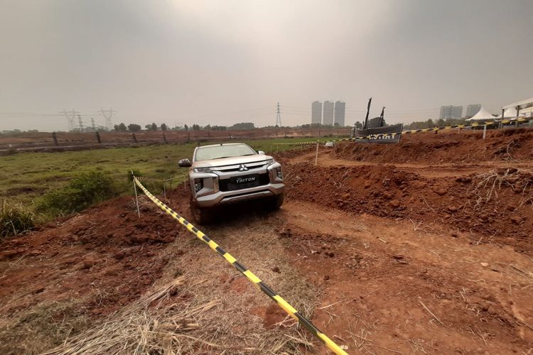Foto : Mitsubishi Pastikan Triton Bisa Minum Solar Murah