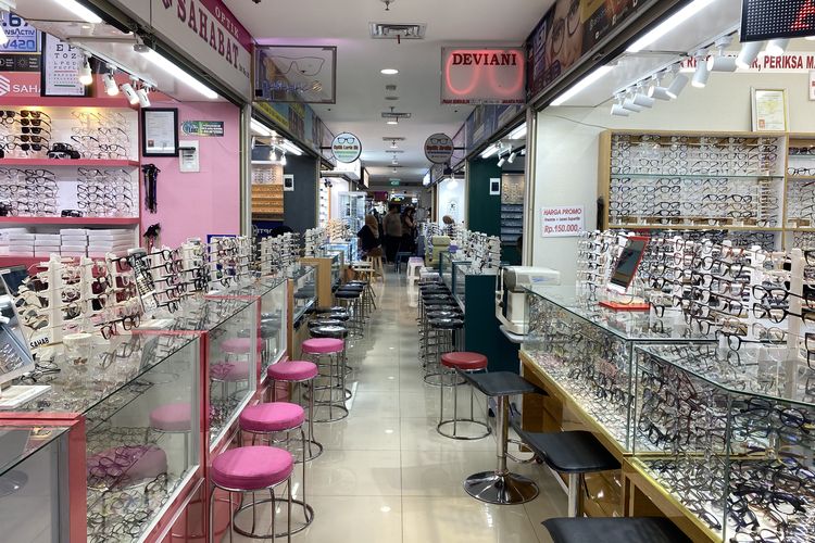 Foto : 5 Toko Kacamata di Pasar Senen, Pilihannya Lengkap