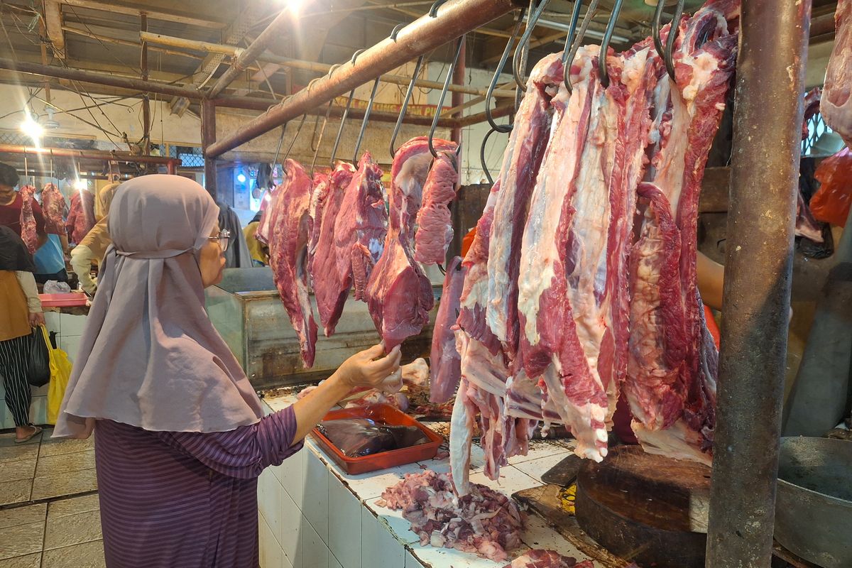 Menjelang Lebaran, Harga Daging Sapi di Pondok Bambu Jaktim Tembus Rp 150.000 per Kg