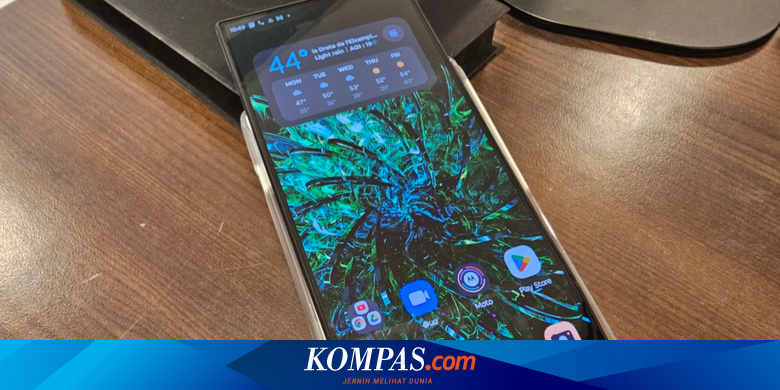 Motorola Pamer Smartphone Layar Gulung, Minimalis dan Bisa Memanjang ke ...