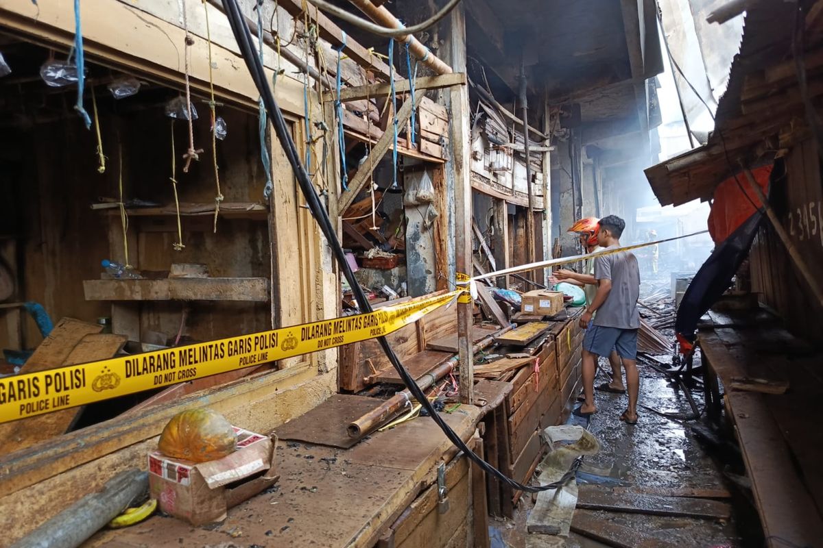 Pasar Rebo Purwakarta Terbakar Jelang Sahur, Ratusan Kios Ludes Dilalap Api