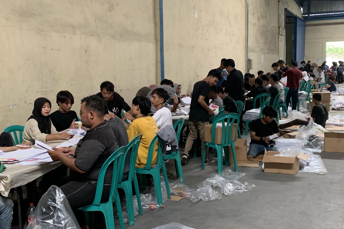Ada 7 Juta Surat Suara yang Harus Disortir dan Dilipat, KPU Jaksel Bagi ...